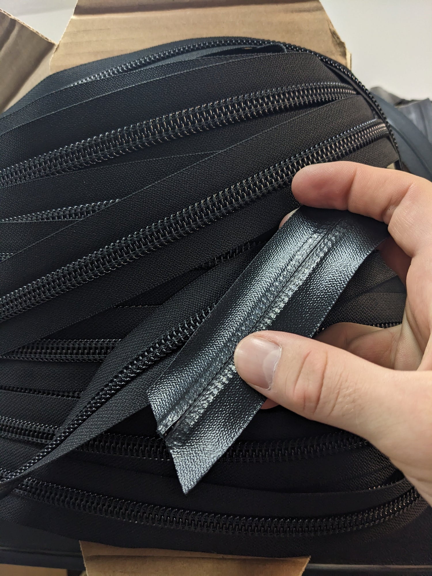 YKK #8 & #10 AquaGuard® Shiny Black | Coil Zipper | Canada